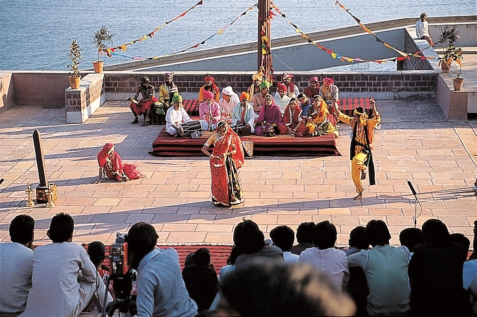 BHARAT BHAVAN - Charles Correa Foundation